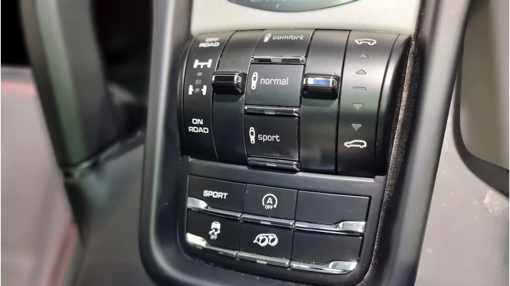 Porsche Cayenne GTS occasion chez LINEA Motors